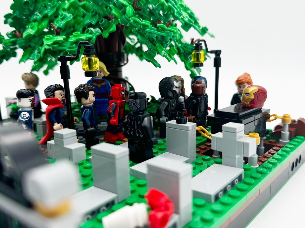 LEGO MOC Big Tree Cemetary by IBrickedItUp | Rebrickable - Build with LEGO