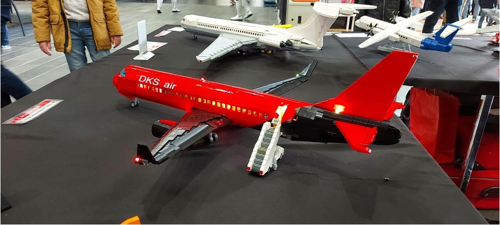 LEGO MOC Embraer E-195 plane (Red) by DKSbricks | Rebrickable - Build ...