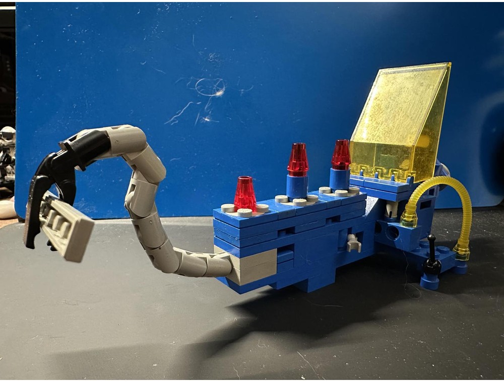 LEGO MOC Hovering Astro Grappler by gigau | Rebrickable - Build with LEGO