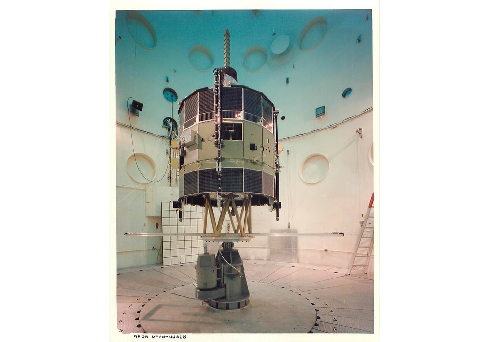 LEGO MOC ISEE-3 / ICE Spacecraft by OrchardBuilds | Rebrickable - Build ...