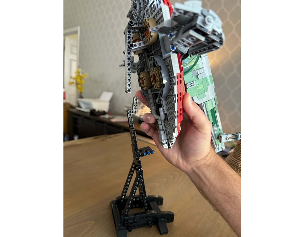 LEGO MOC Slave 1 Stand by BaufmanBricks | Rebrickable - Build with LEGO