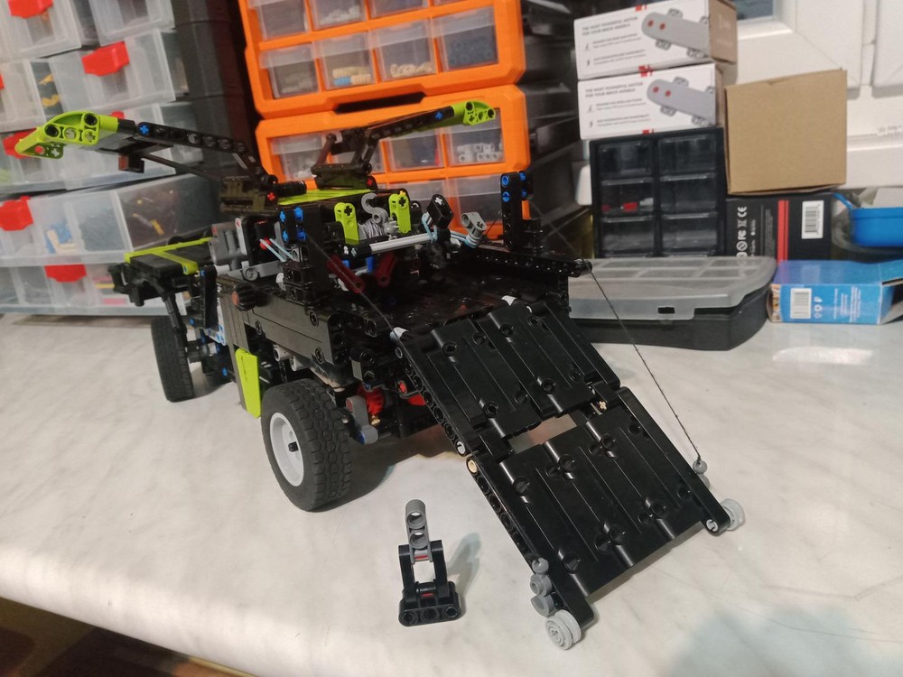 LEGO MOC Recovery truck with gullwing doors by NVlegotechnic ...