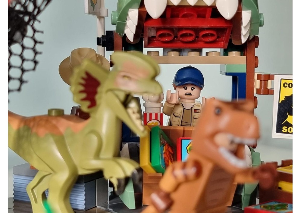 LEGO MOC Display Base - Jurassic World Dilophosaurus On The Loose ...