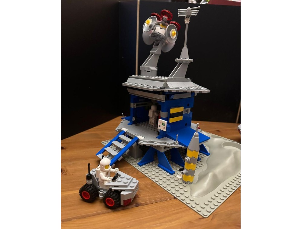 LEGO MOC Galaxy Explorer Moonbase by gigau | Rebrickable - Build with LEGO