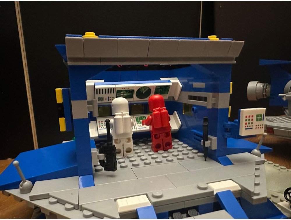 LEGO MOC Galaxy Explorer Moonbase by gigau | Rebrickable - Build with LEGO