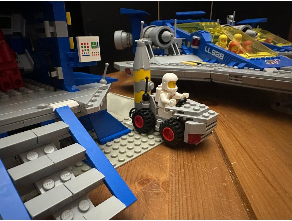 LEGO MOC Galaxy Explorer Moonbase by gigau | Rebrickable - Build with LEGO