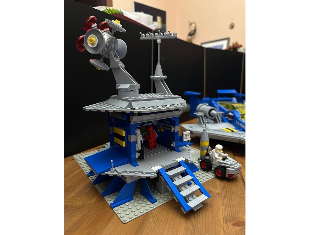 LEGO MOC Galaxy Explorer Moonbase by gigau | Rebrickable - Build with LEGO
