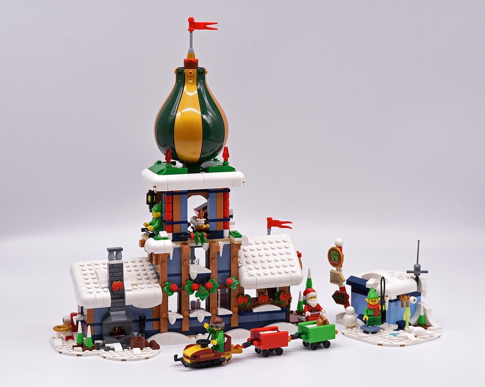 LEGO MOC Santa's Winter Palace // alternate build of LEGO 10339 Santa's ...