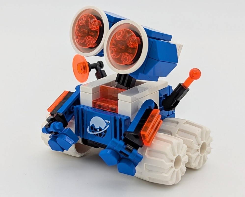 LEGO MOC Mini Ice Planet 2002 WALL-E by curtydc | Rebrickable - Build ...