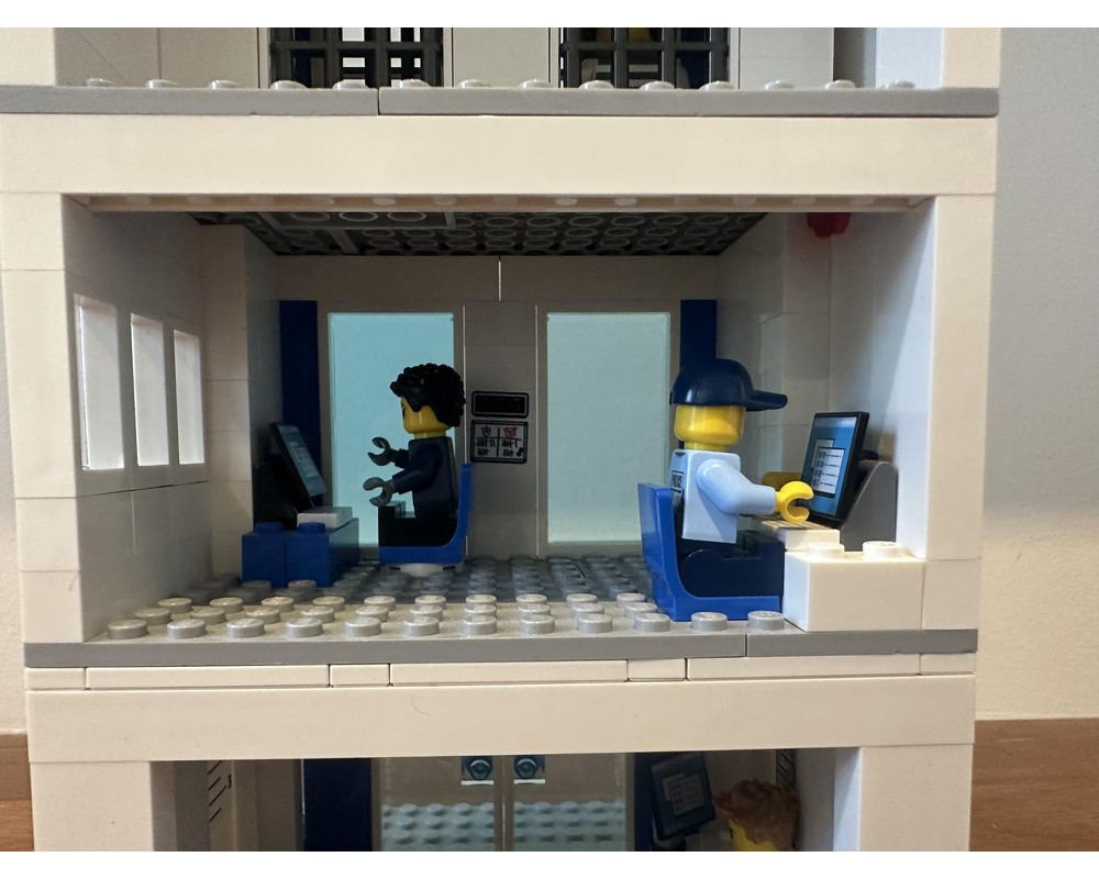 LEGO MOC 60246 City Police Station Modification - Mini Modular by Brick ...