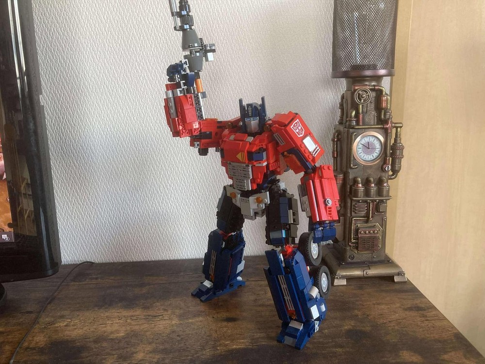 LEGO MOC Fall of Cybertron Optimus Prime by CreationCaravan (Brad ...