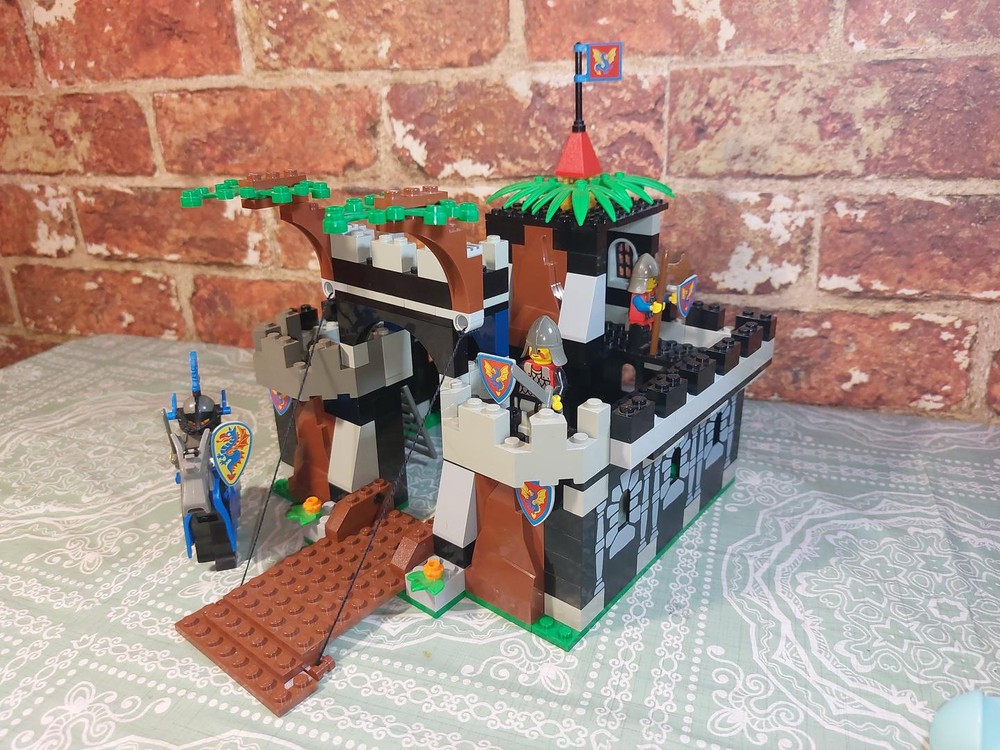LEGO MOC Black Knight's forest outpost by inteus | Rebrickable - Build ...