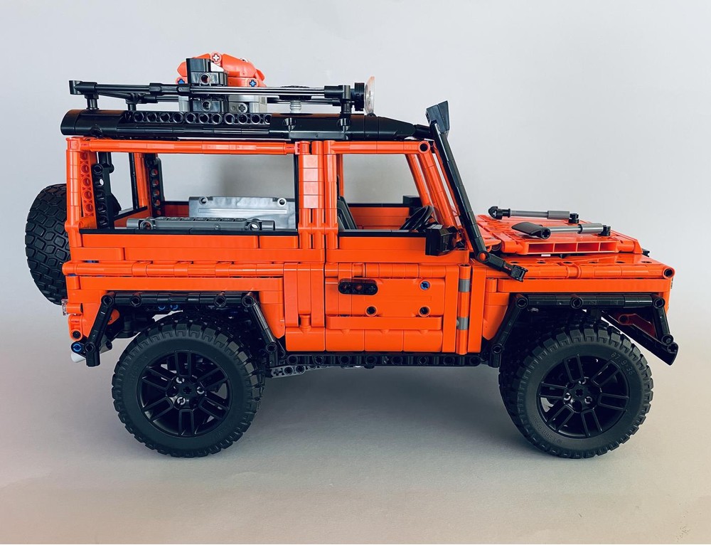 Lego Moc 42177 C Model Defender 90 By Gyenesvi Rebrickable Build