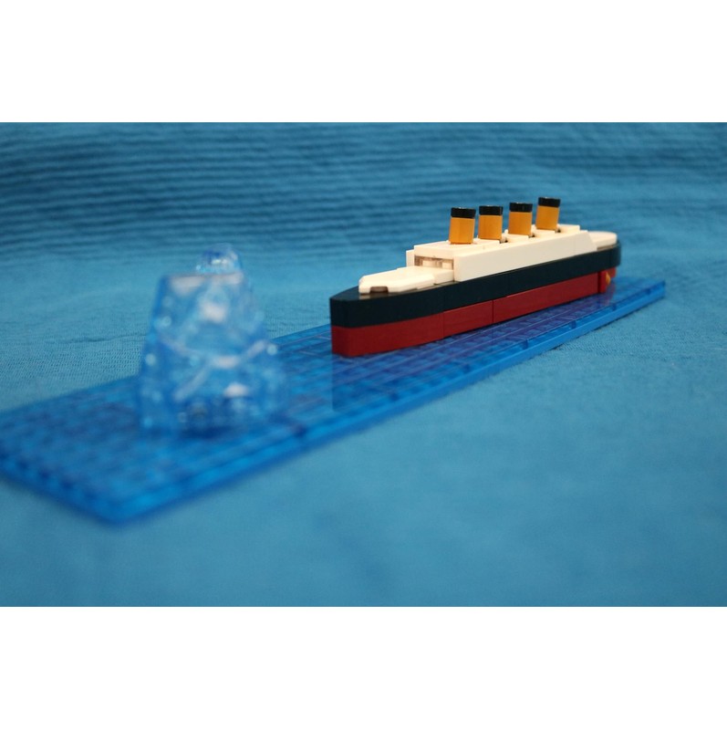 LEGO MOC Micro Titanic by Brick_Lizard | Rebrickable - Build with LEGO