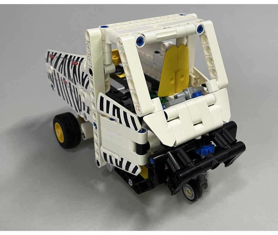 LEGO MOC-206135 Wild Ape by east_brick_customs | Rebrickable - Build ...