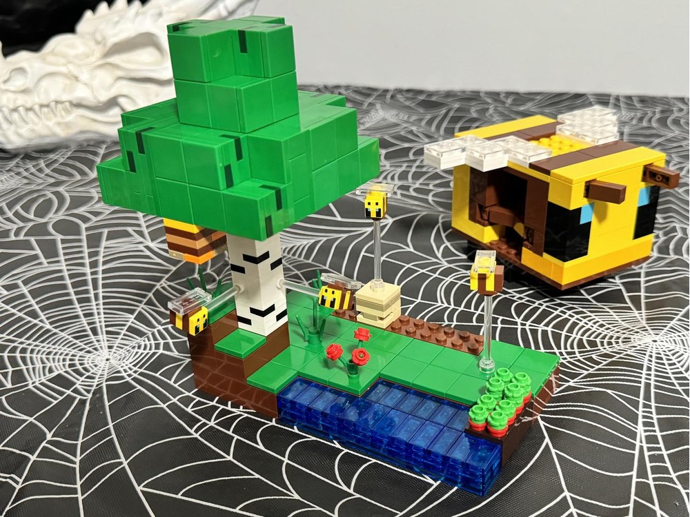 LEGO MOC-206884 21241- "The Bee Cottage" - Block Accurate Terrain ...