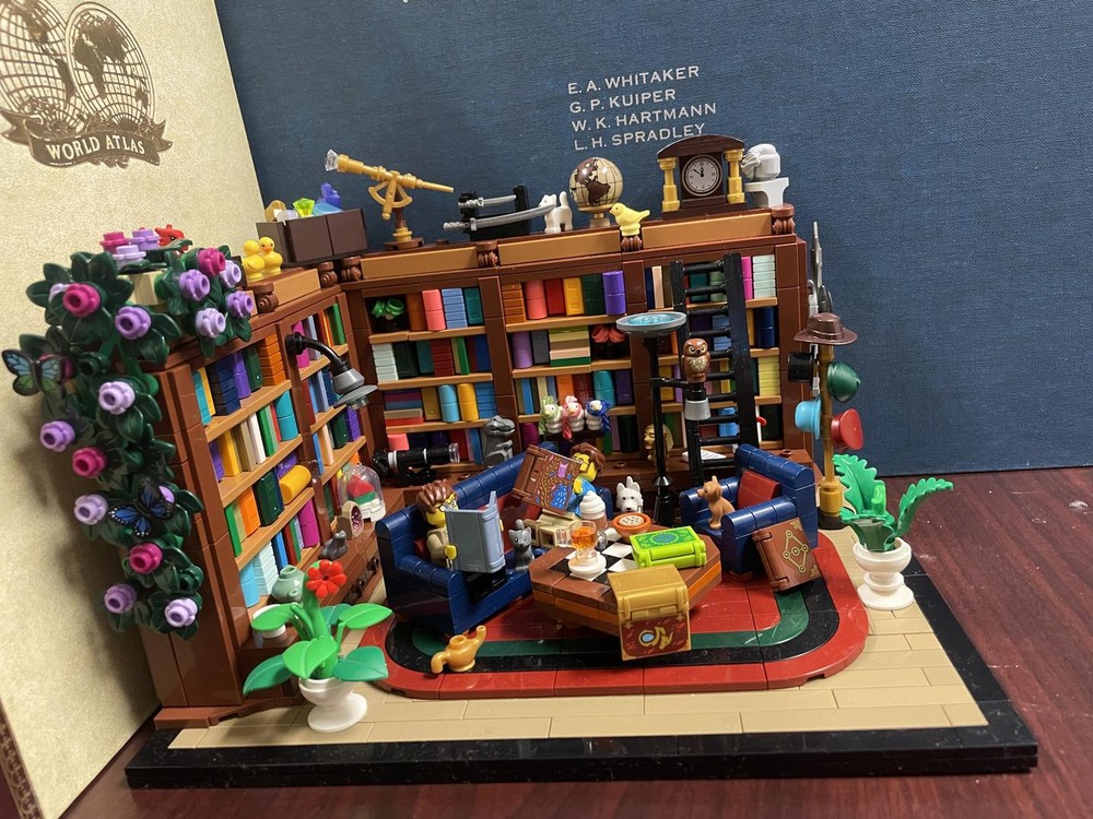 LEGO MOC Cozy Lego Library by kiwipixi42 | Rebrickable - Build with LEGO