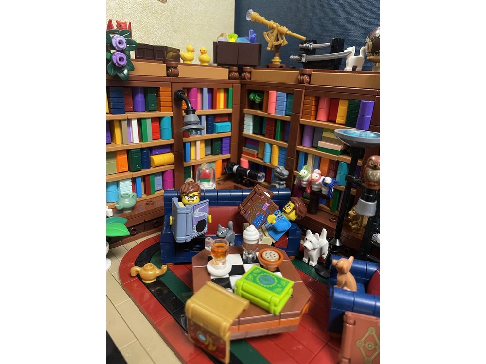 LEGO MOC Cozy Lego Library by kiwipixi42 | Rebrickable - Build with LEGO