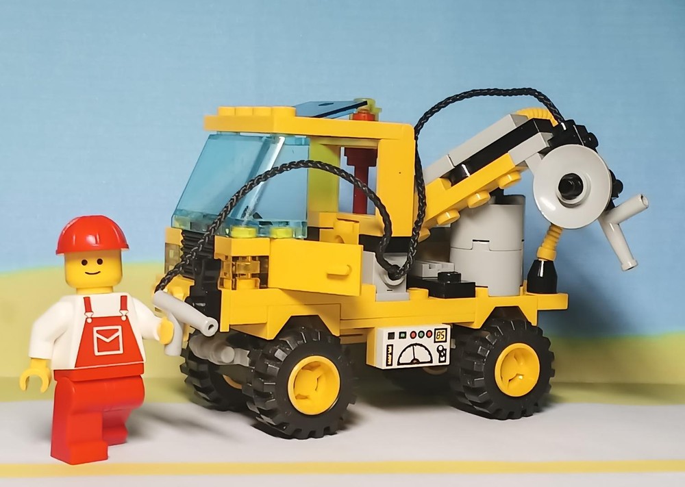 LEGO MOC 6667 watering truck by Ziqing | Rebrickable - Build with LEGO