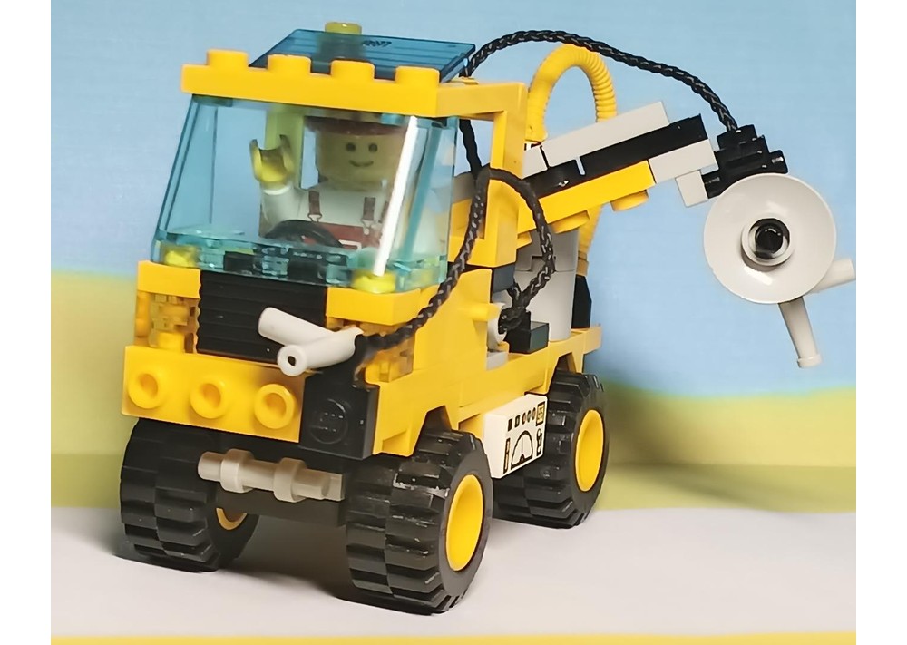 LEGO MOC 6667 watering truck by Ziqing | Rebrickable - Build with LEGO
