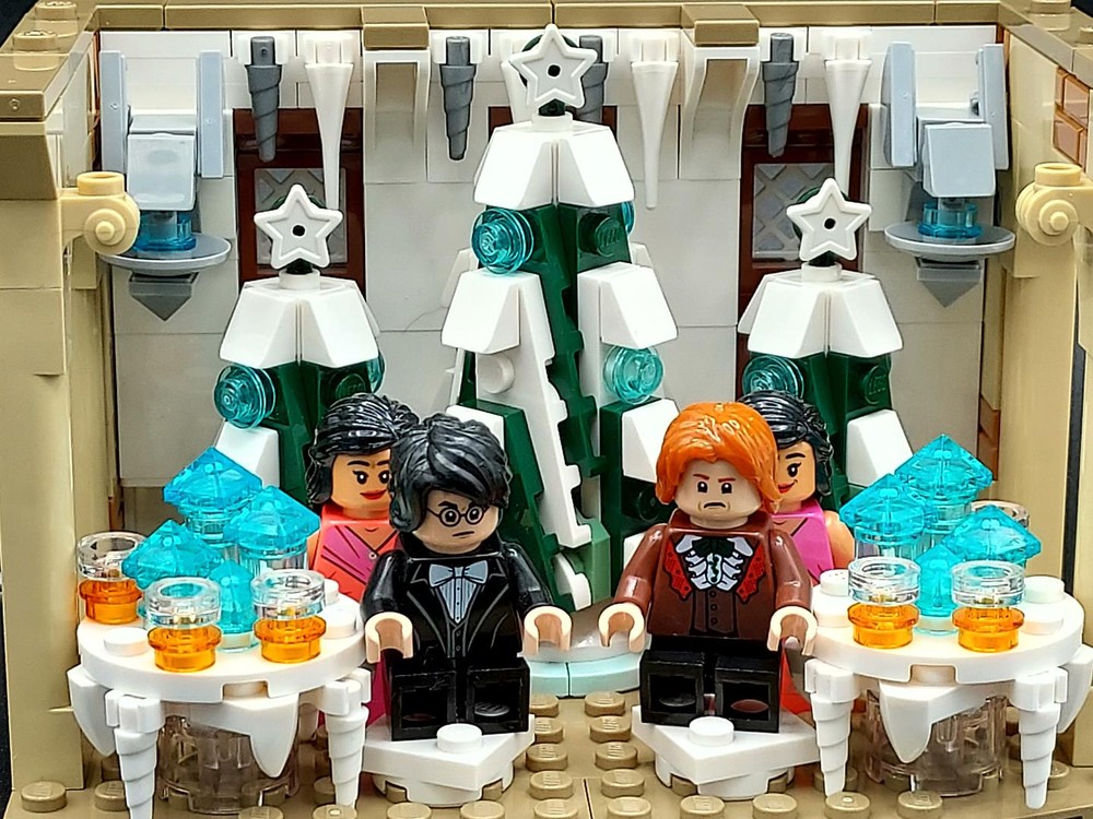 LEGO MOC Yule Ball - Entrance by TrevorToad | Rebrickable - Build with LEGO