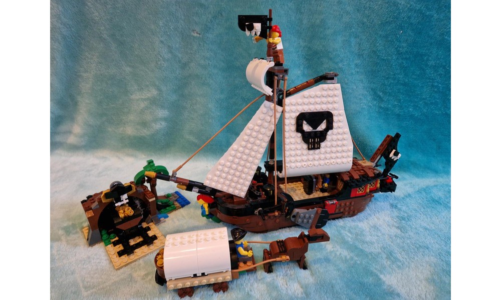 LEGO MOC Pirate Sloop and Treasure Mine by Jappelsap98 | Rebrickable ...