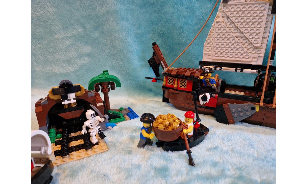 LEGO MOC Pirate Sloop and Treasure Mine by Jappelsap98 | Rebrickable ...