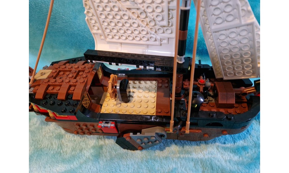 LEGO MOC Pirate Sloop and Treasure Mine by Jappelsap98 | Rebrickable ...