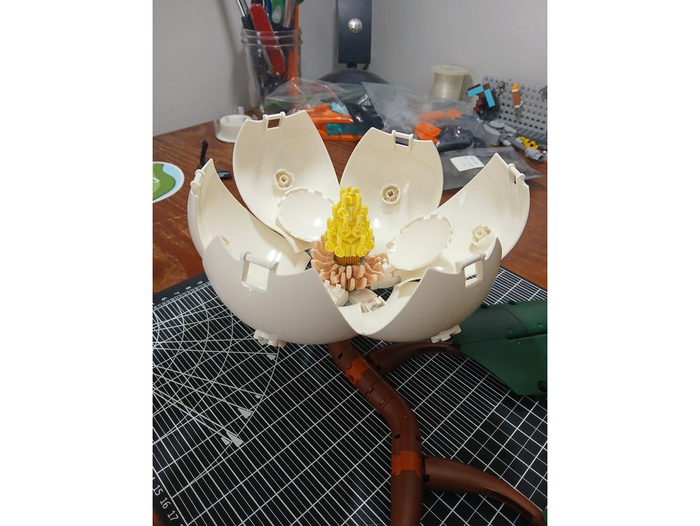LEGO MOC Magnolia Flower by Mr.SpookyPumpkinHead | Rebrickable - Build ...