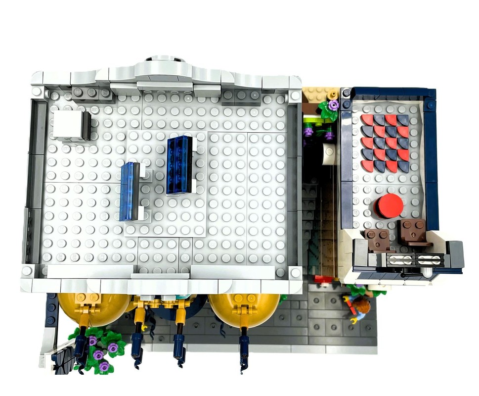 LEGO MOC Hotel and Studios Modular Alternate build of 2x31141 by re ...