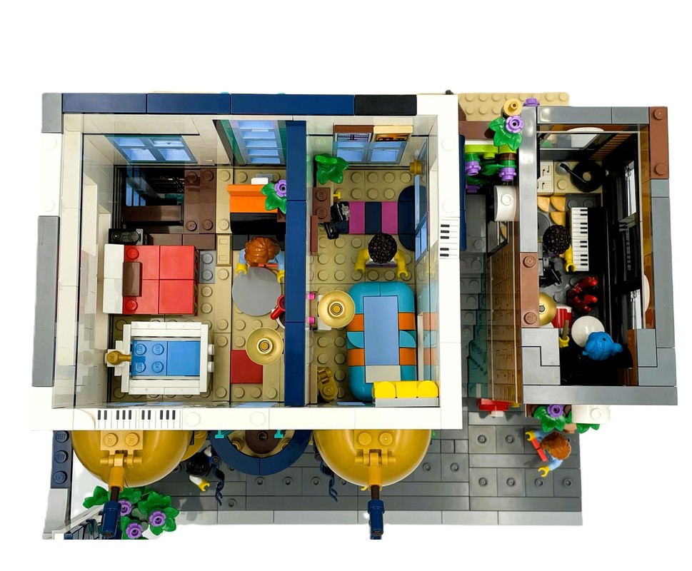 LEGO MOC Hotel and Studios Modular Alternate build of 2x31141 by re ...