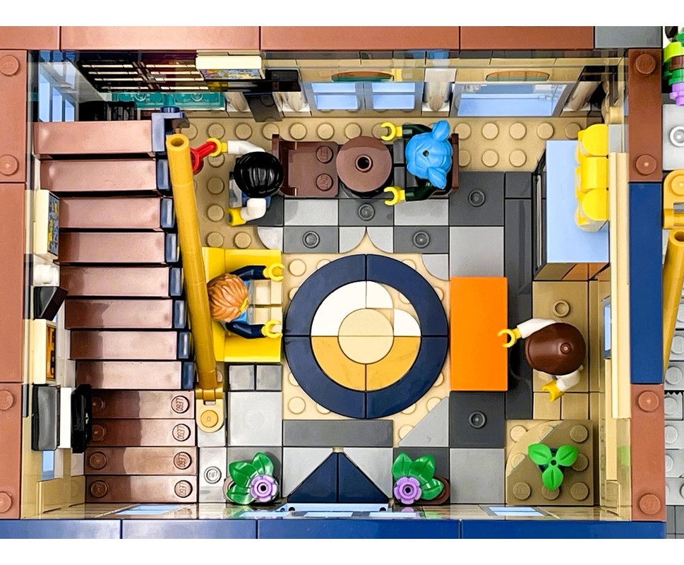 LEGO MOC Hotel and Studios Modular Alternate build of 2x31141 by re ...