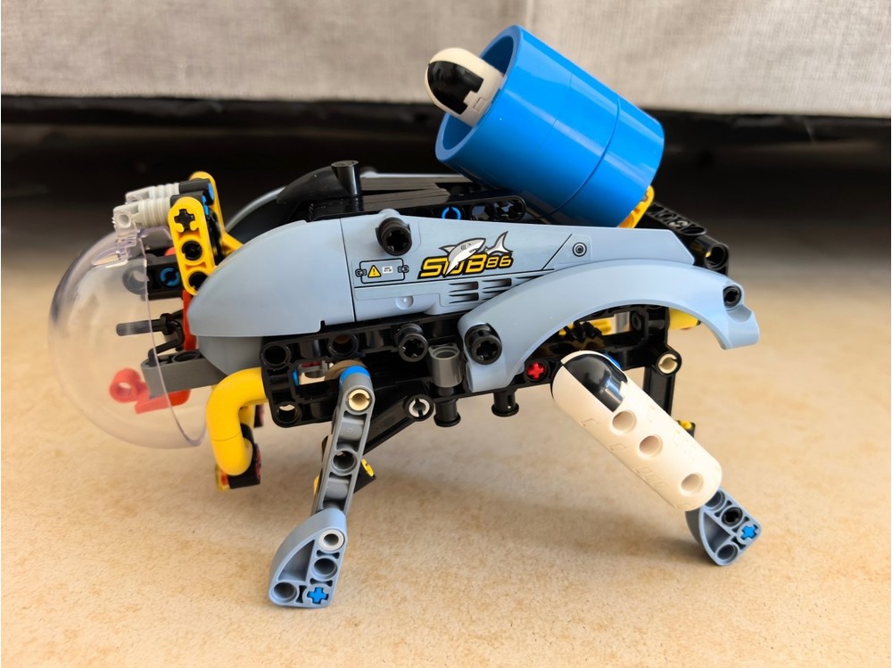 LEGO MOC 42201 4-feet fighting robot by nofans2 | Rebrickable - Build ...