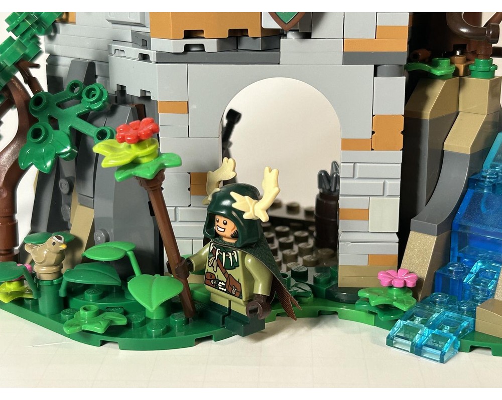 LEGO MOC-210637 Forestman Hideout by Sir BuildsALot | Rebrickable ...
