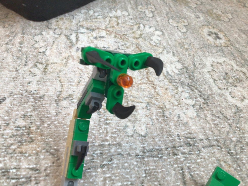 LEGO MOC Griever from “The Maze Runner” by DnDBrickinBros | Rebrickable ...