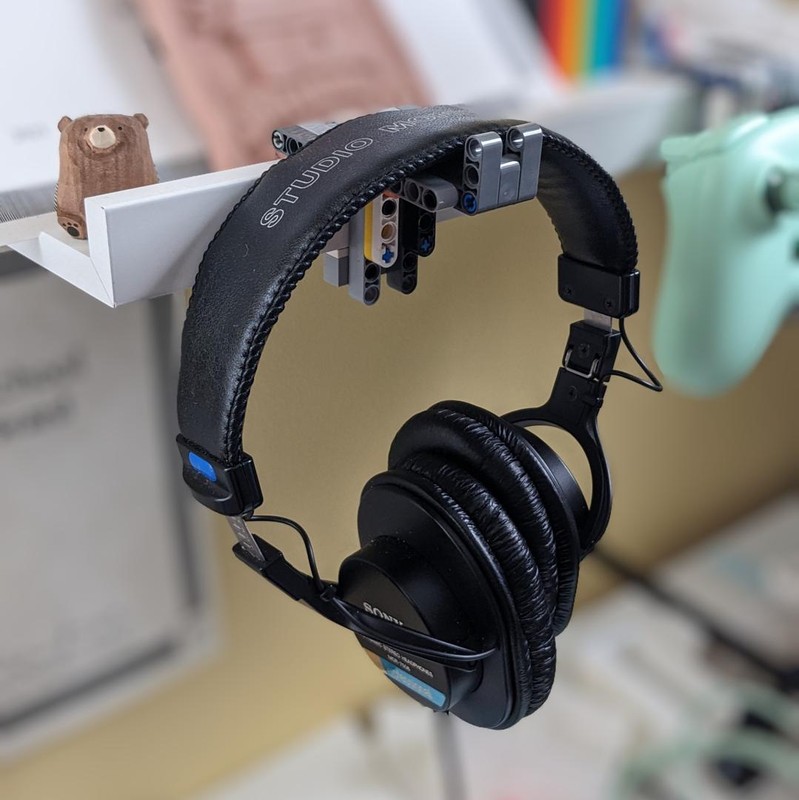 LEGO MOC MOSSLANDA Headphone Hook by Interstellar_1 | Rebrickable ...