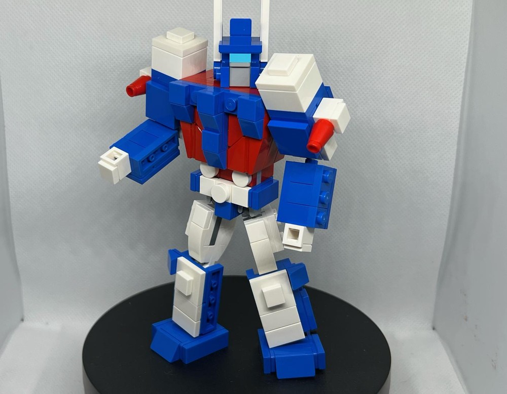LEGO MOC Ultra Magnus - G1 by DoctorDarby | Rebrickable - Build with LEGO