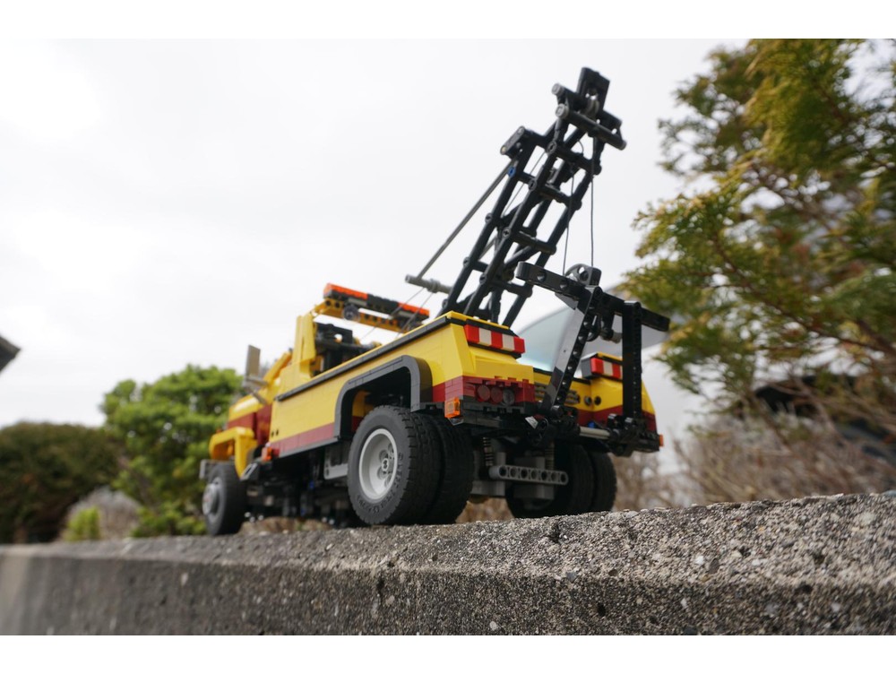 LEGO MOC 80's GMC TopKick Wrecker 4x4 RC by Mani91 | Rebrickable ...