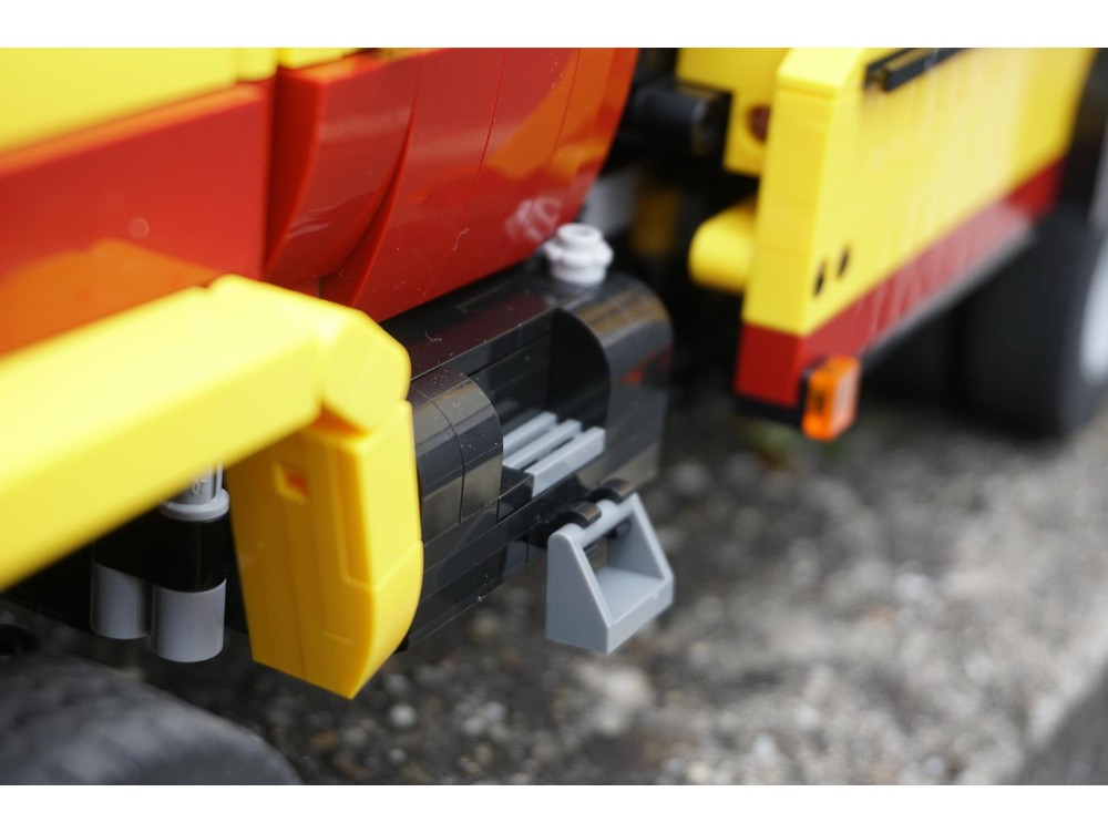 LEGO MOC 80's GMC TopKick Wrecker 4x4 RC by Mani91 | Rebrickable ...