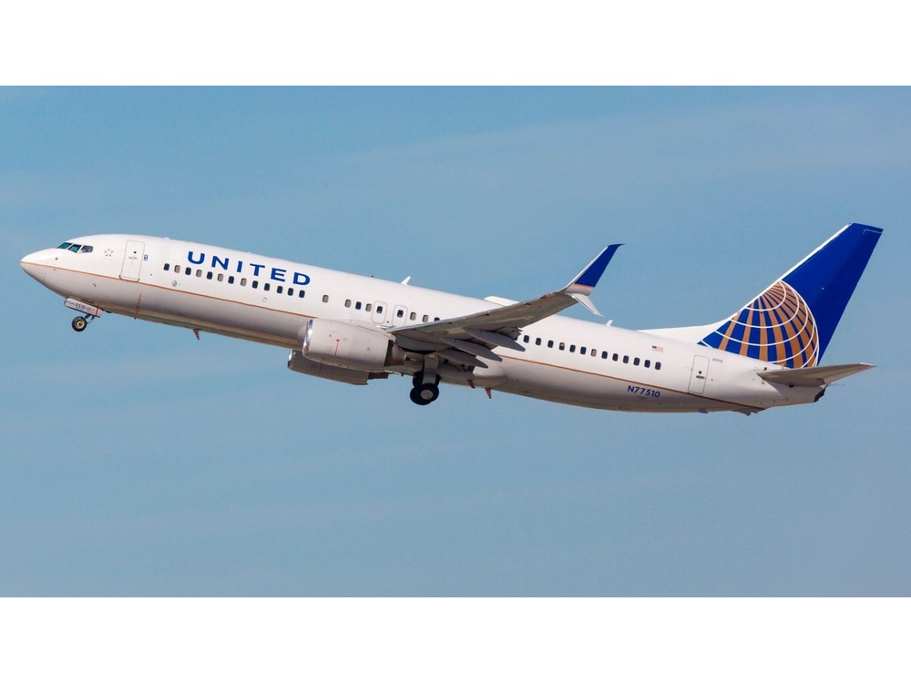 LEGO MOC-212572 Boeing 737 800 united by LegoFan240 | Rebrickable ...