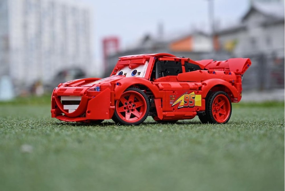 LEGO MOC-212583 Lightning McQueen by denismers | Rebrickable - Build ...
