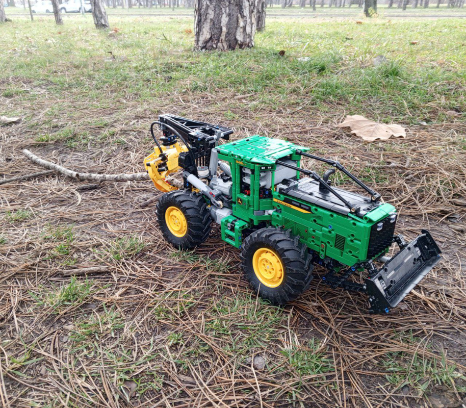 LEGO MOC-212875 42157 John Deere Skidder - FULL MOTORIZATION. by Brick ...