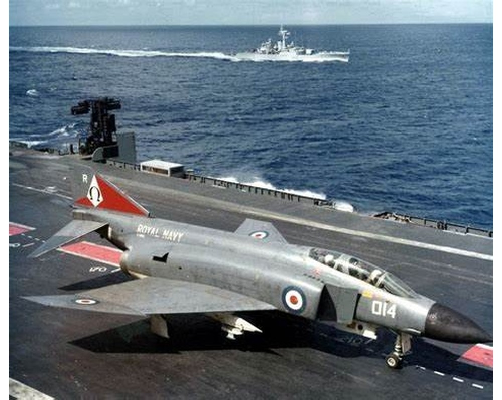 LEGO MOC British royal navy F4-Phantom 2 by fololi | Rebrickable ...