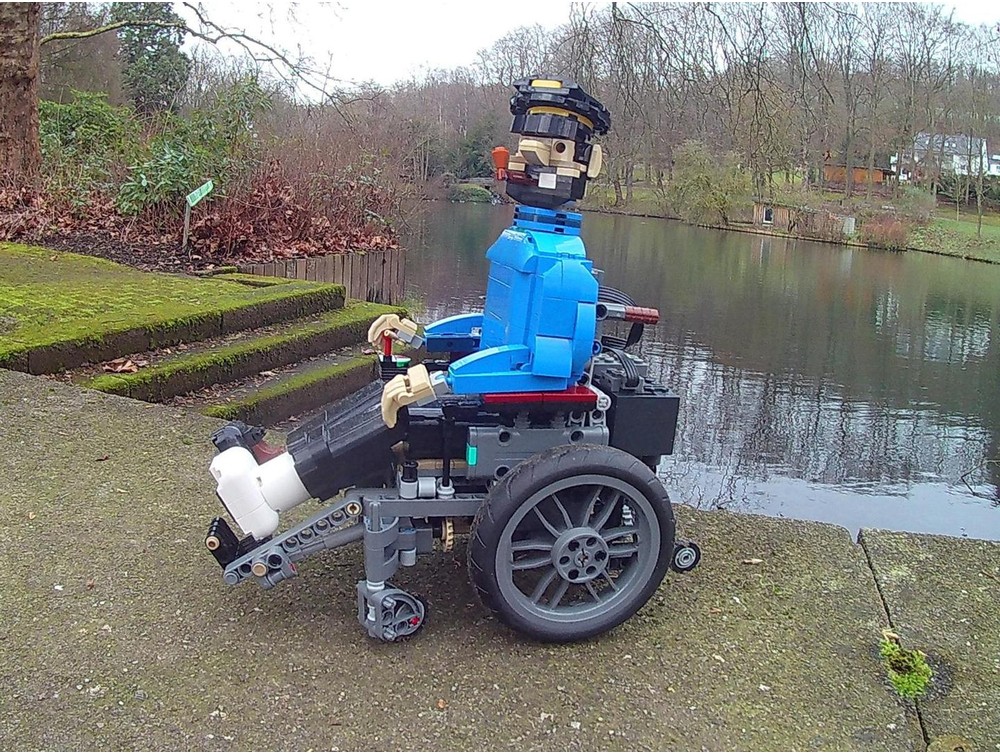 LEGO MOC Wheelchair by legolaus | Rebrickable - Build with LEGO