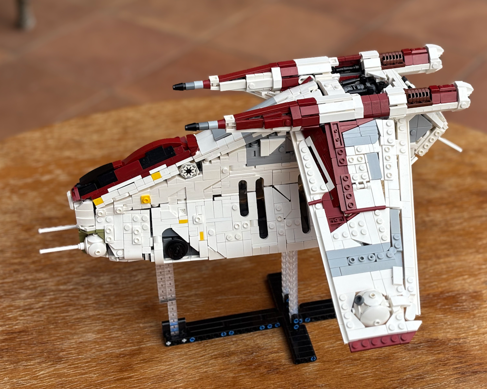 LEGO MOC The Most Accurate Republic Gunship by SimeonCasparHeil ...