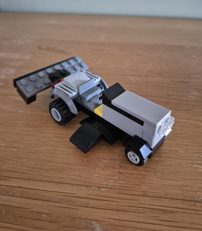 LEGO MOC Small Garden Tractor by Brick Dude | Rebrickable - Build with LEGO