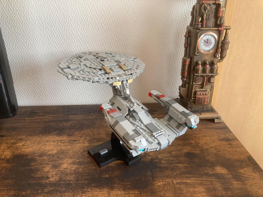 LEGO MOC USS Enterprise D NCC-1701-D Midi-Scale by CreationCaravan ...