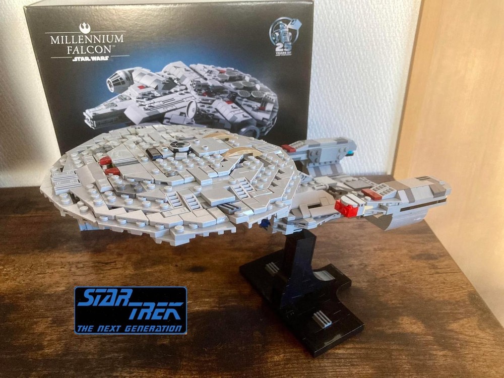 LEGO MOC USS Enterprise D NCC-1701-D Midi-Scale by CreationCaravan ...