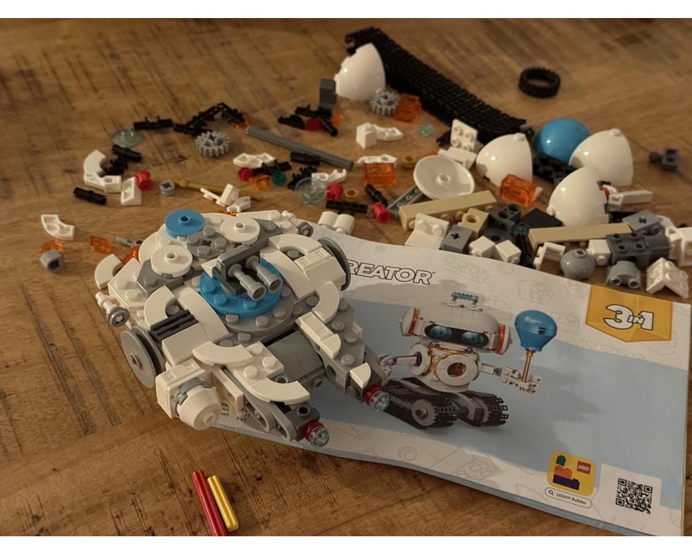 LEGO MOC Space Robot Falcon v2 (with working hyperdrive) by JupiterZen ...