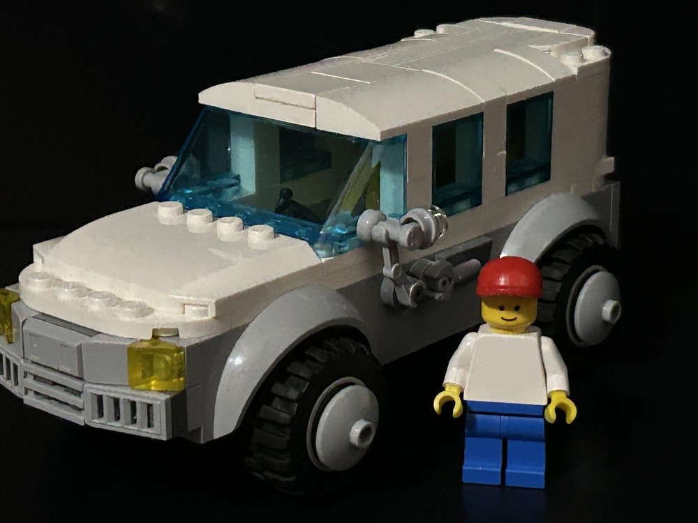 LEGO MOC Generic SUV by Goldblast | Rebrickable - Build with LEGO